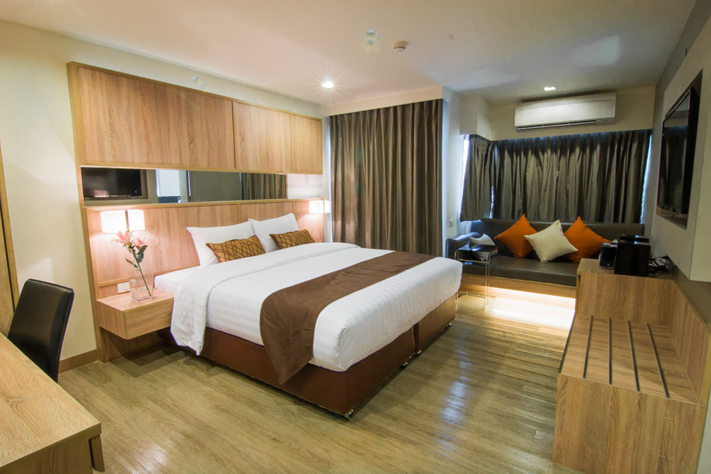 Hotel in Sriracha - Pacific Park Hotel Sriracha features modern ...